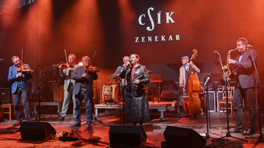 A Csík zenekar énekesnője teljesen kiborult, amiért a feldolgozásukra ...