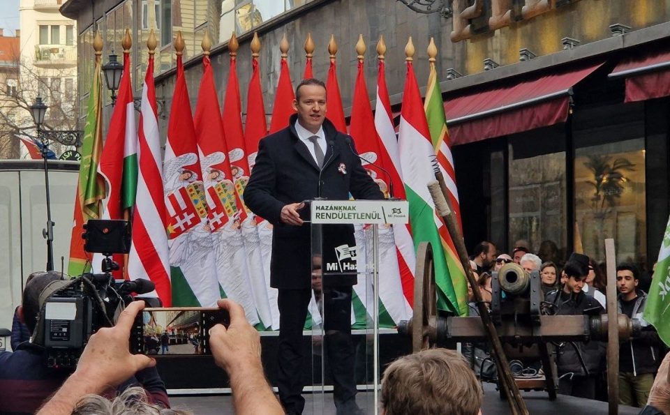 Toroczkai László: A Hunyadi-sorozat leszbikus jelenetei érdekes módon nem zavarják a kormányt ...